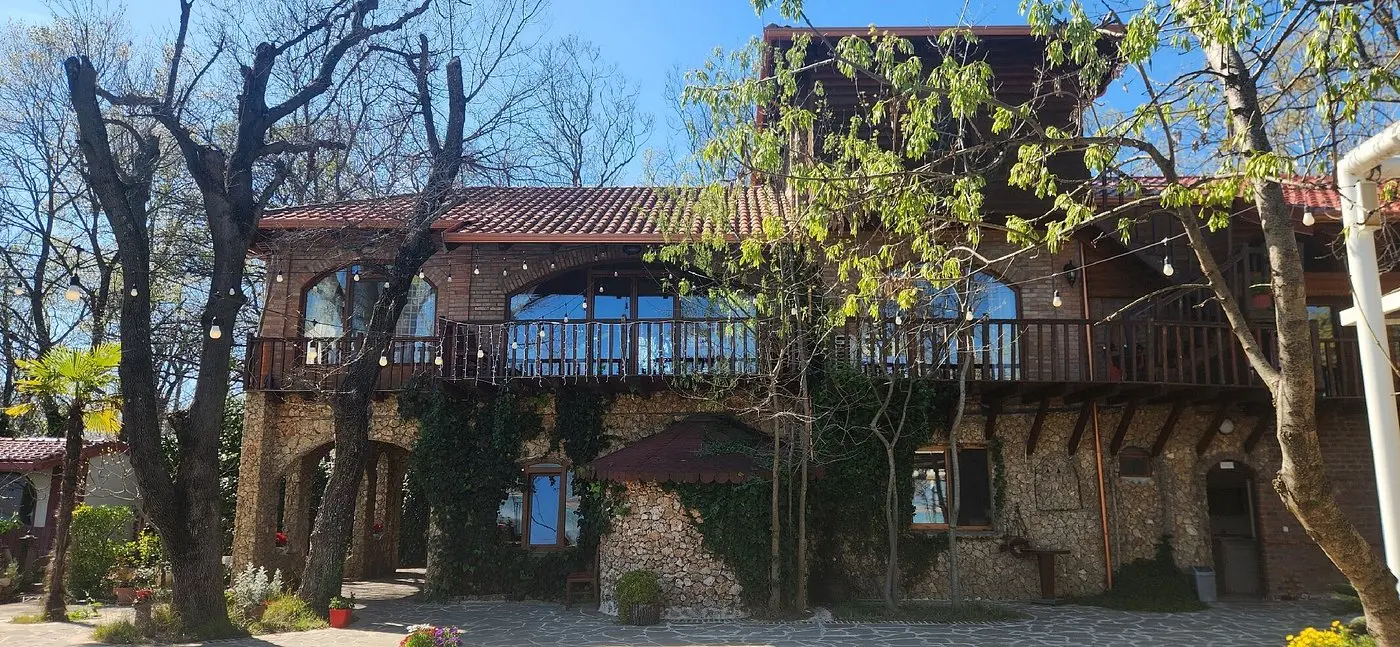 Trëndafili Mistik - Albania